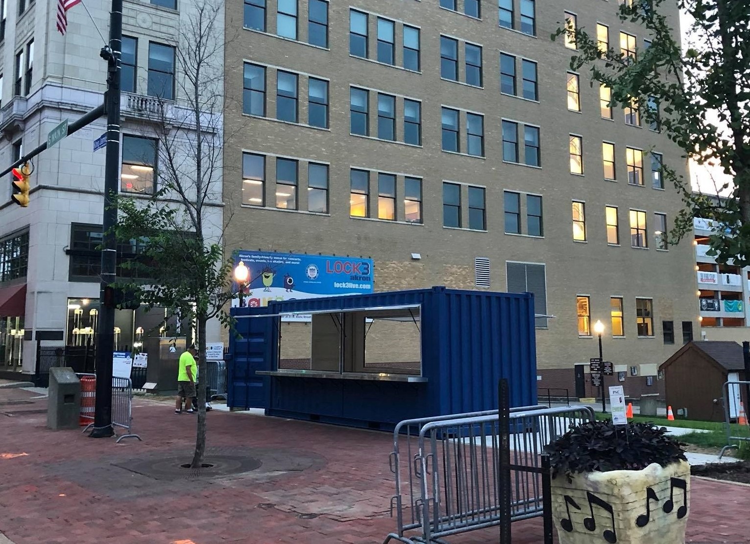 Outdoor Business Area & Seating - USA-Containers